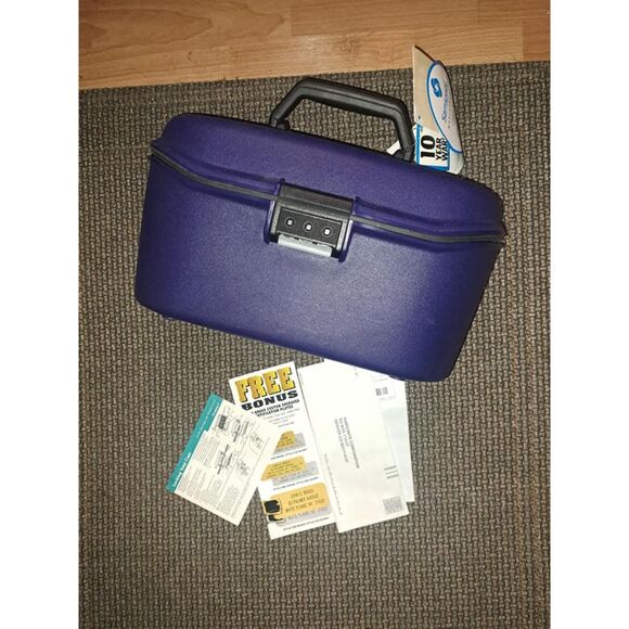 Samsonite | Other | Nwt Samsonite Vintage Oyster Train Case Blue ...